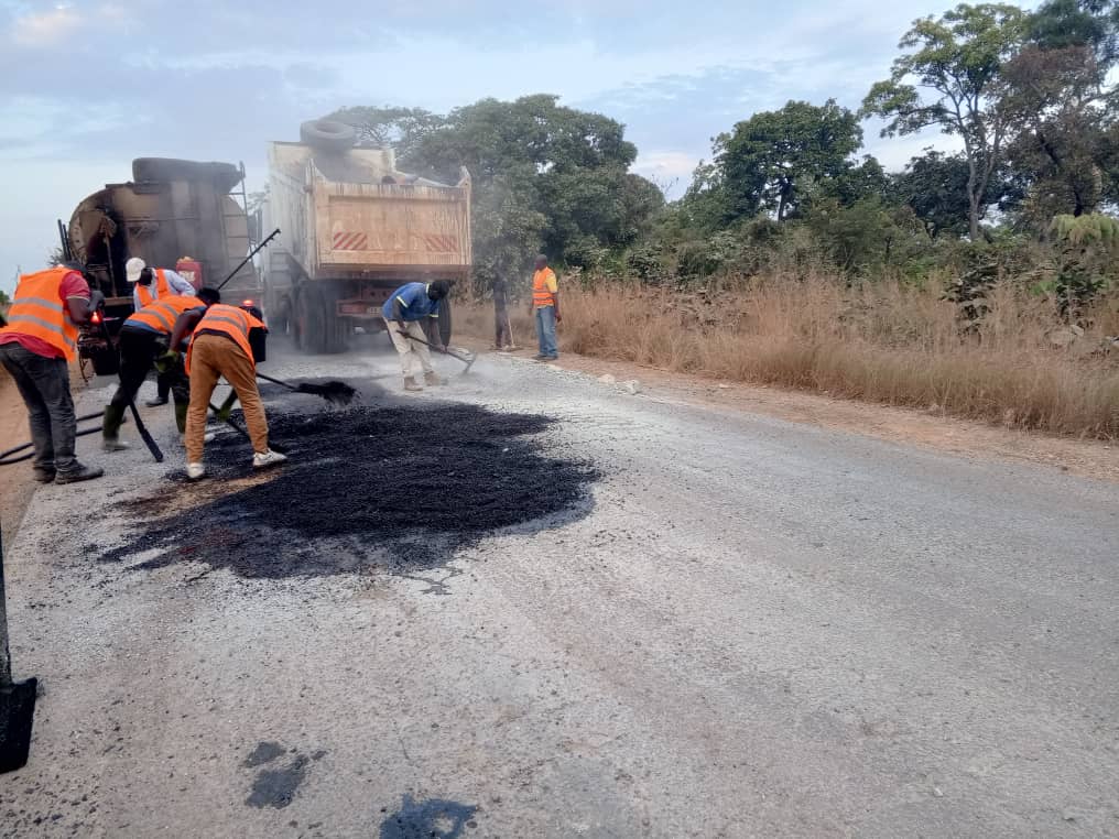 Cameroun- Travaux en régie sur la section Meiganga-Ngaoundere-Garoua ...